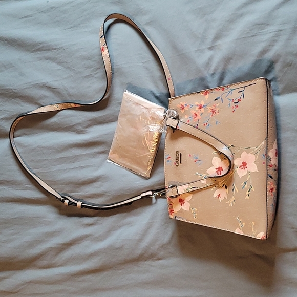 Guess (Los Angeles) | Bags | Guess Los Angeles Purse | Poshmark